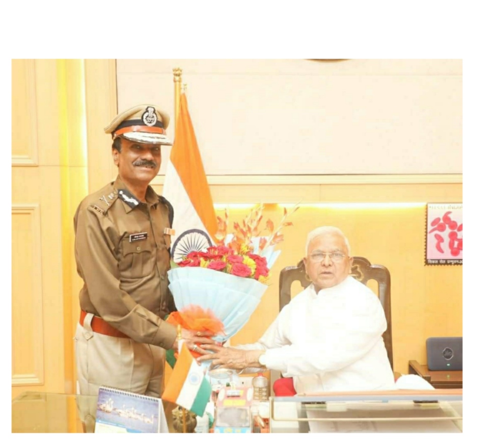 New DGP Makwana pays a courtesy visit to MP Governor, Mangubhai Patel ...